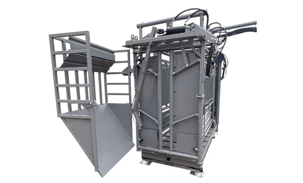Bison Hydraulic Chute - Pearson Livestock Equipment